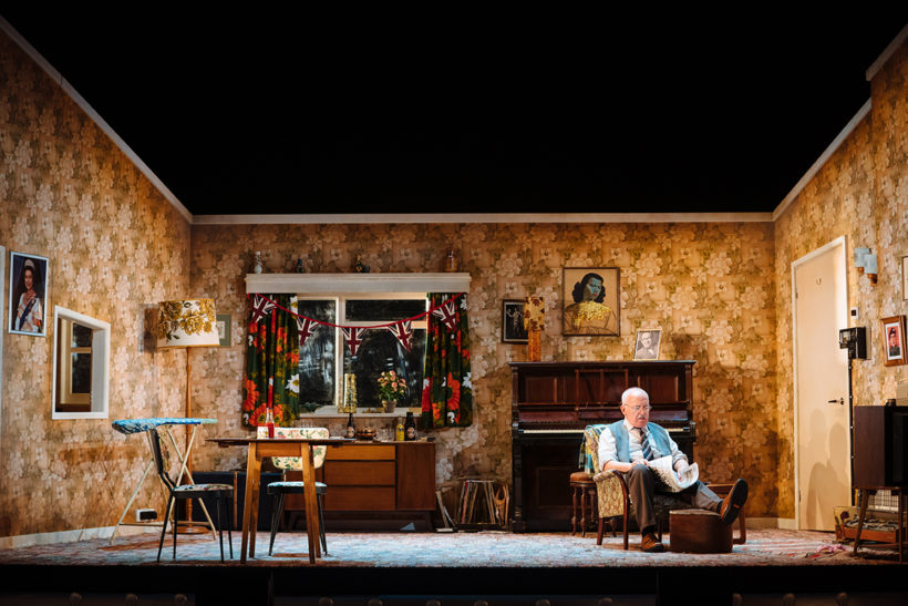 The Entertainer: Review with Shane Richie – Quays Life